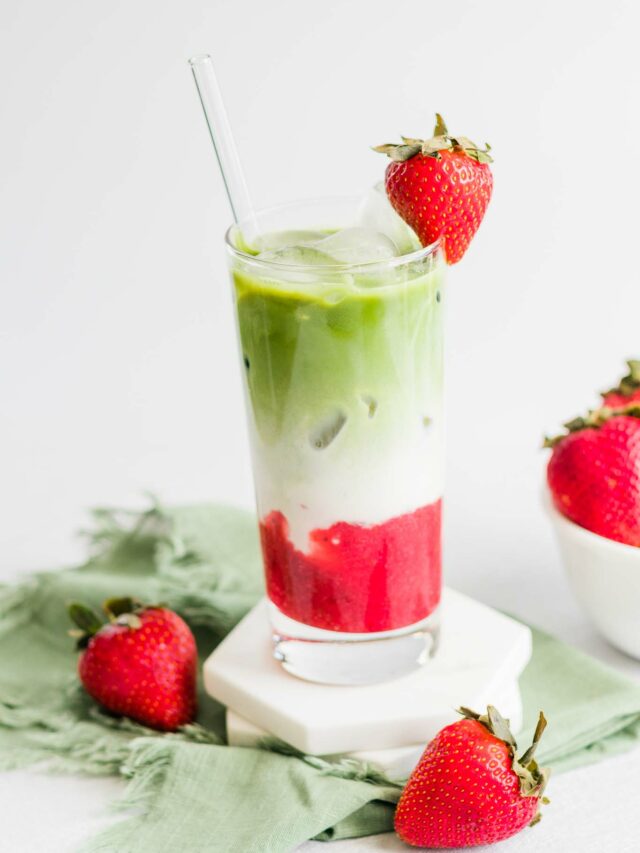 Strawberry Matcha Latte - BEYOND THE NOMS