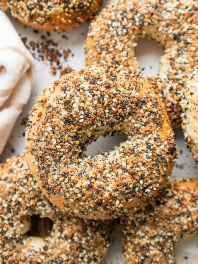 Easy Homemade Everything Bagels - BEYOND THE NOMS